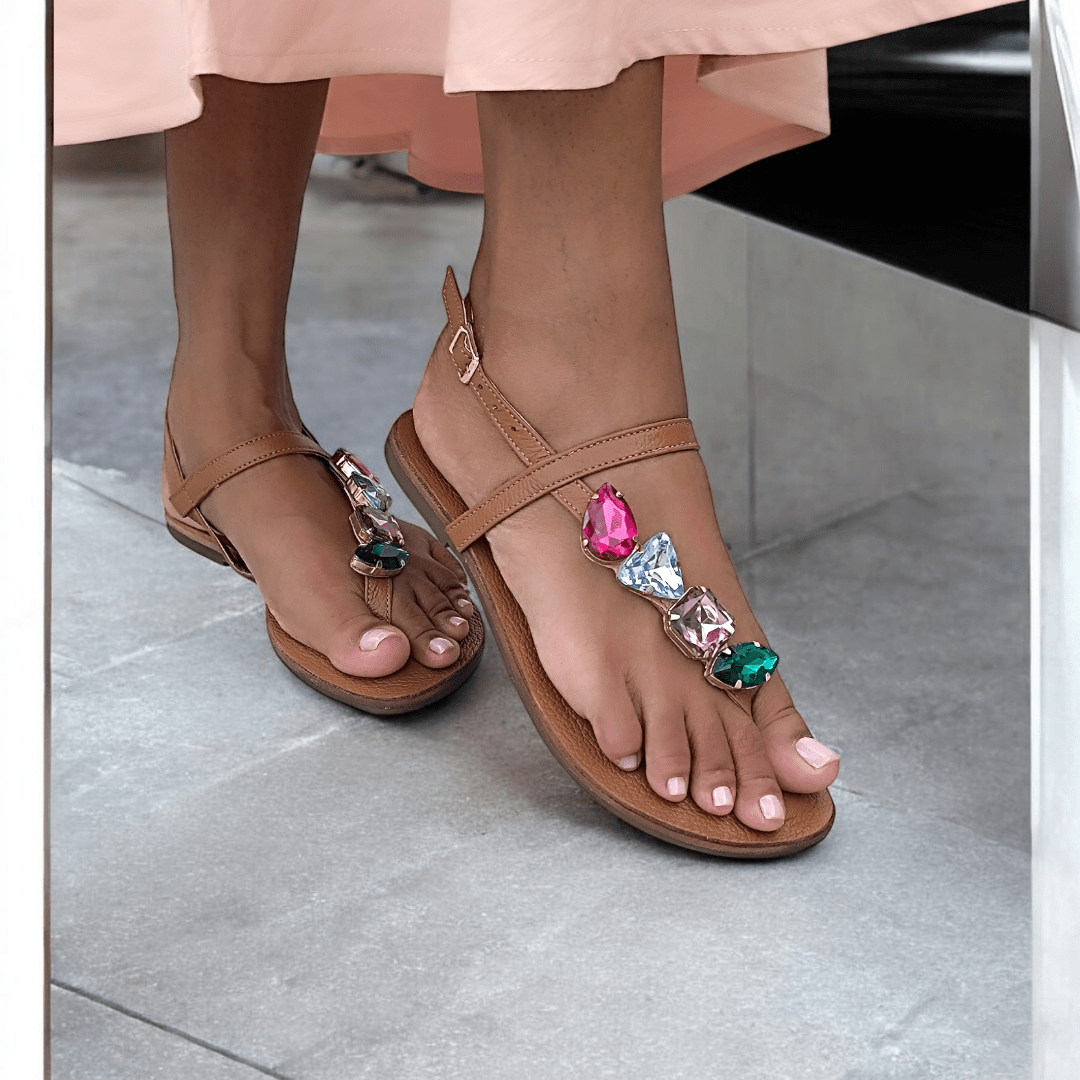 SANDALIA COM PEDRARIAS E EM COURO LEGITIMO- 45455 - yasmim marra calçados